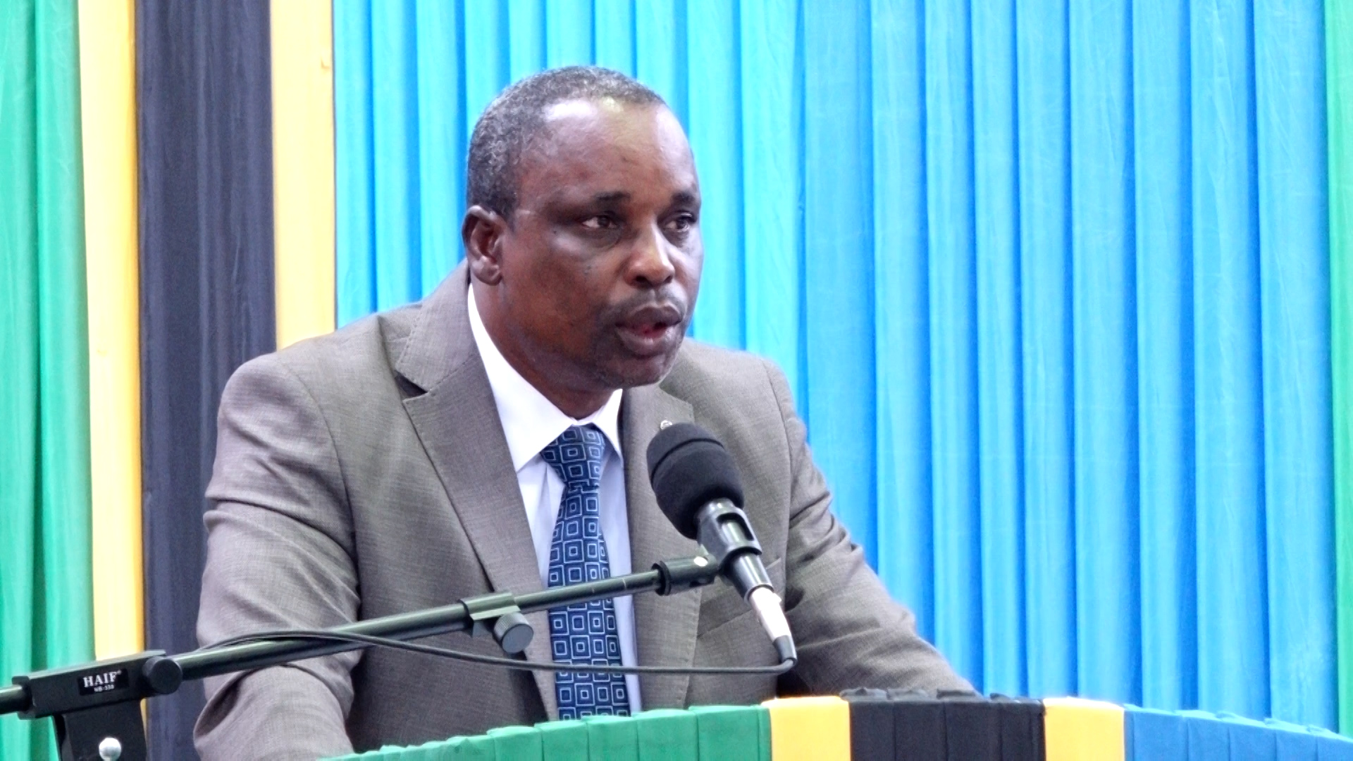 Waziri Ndaki atishia kurejesha taa za kalabai uvuvi wa samaki - Nukta ...